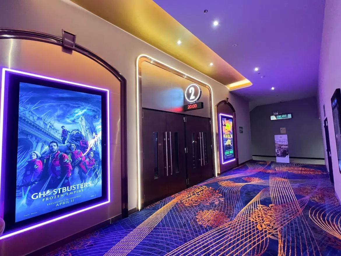 NAKHON PATHOM CINEPLEX-CENTRAL - Portfolio:: ไฟประดับ ไฟตกแต่ง ไฟเทศกาล ไฟเวที ระบบไฟ LED ทุก ...